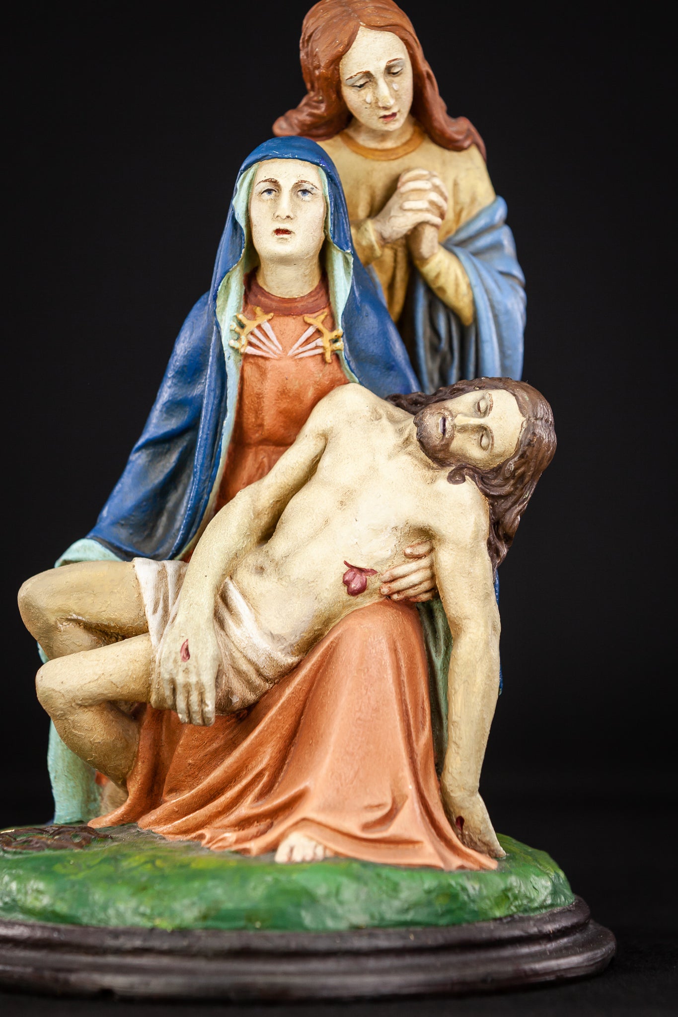 Mother Mary And Jesus Statue